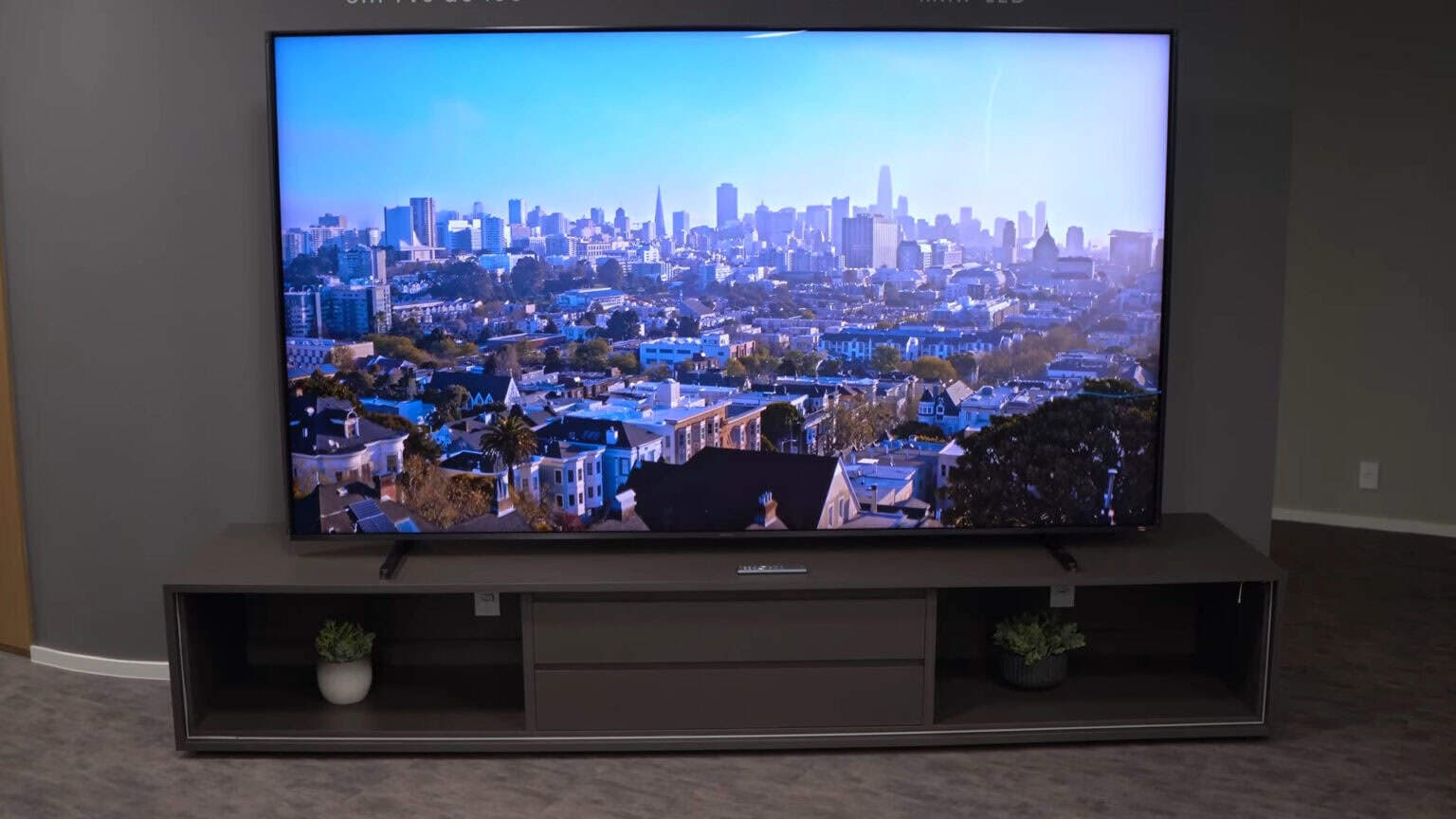 Hisense UX116: Primeira TV 4K RGB Mini-LED do Brasil